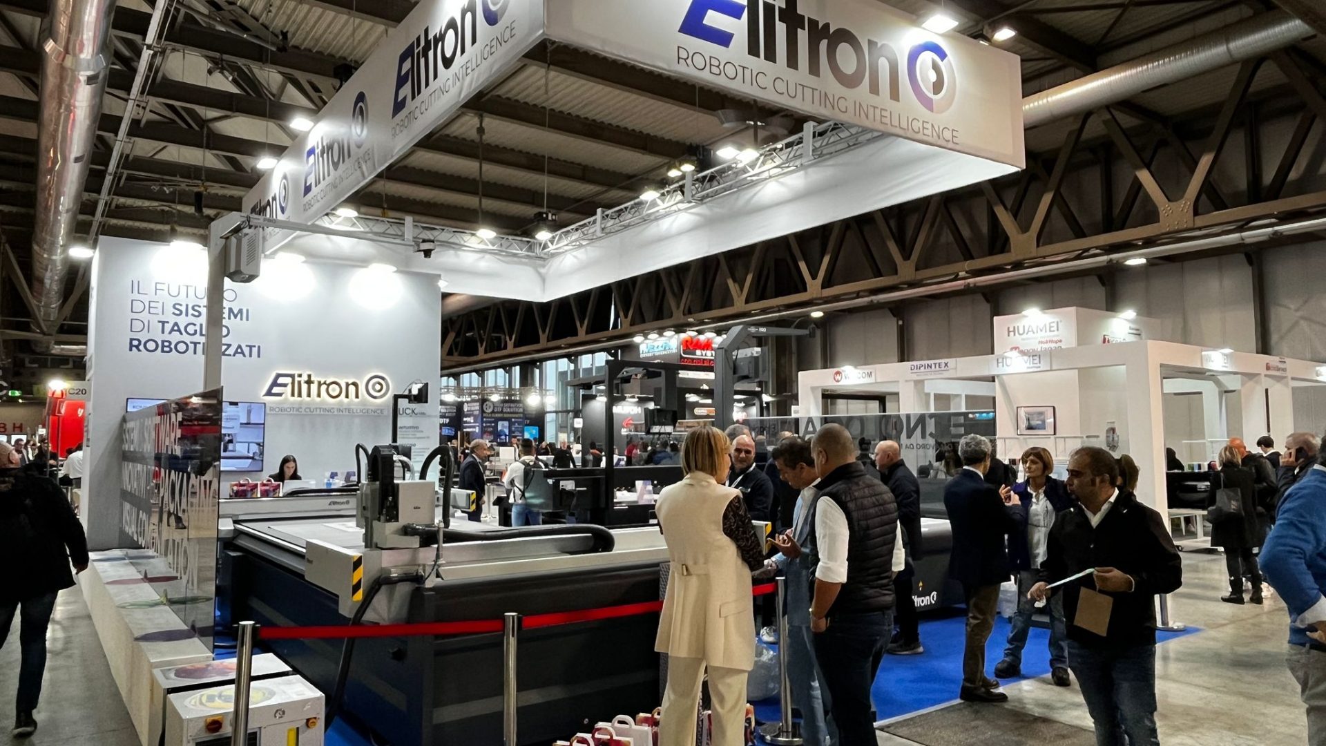 Elitron al VISCOM: Nuovi Sistemi di Taglio Digitale all'Avanguardia e Tecnologia EPMS | Elitron ...